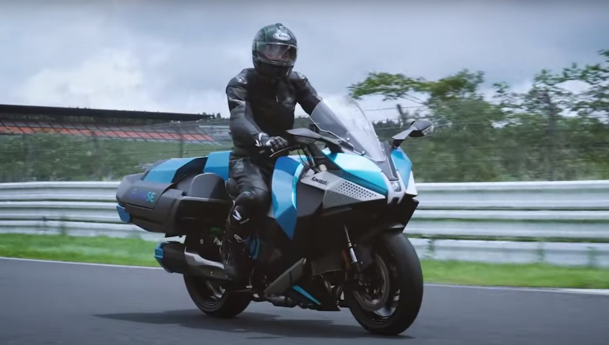 Kawasaki Hydrogen-Powered Motorcycle Showcased at Suzuka